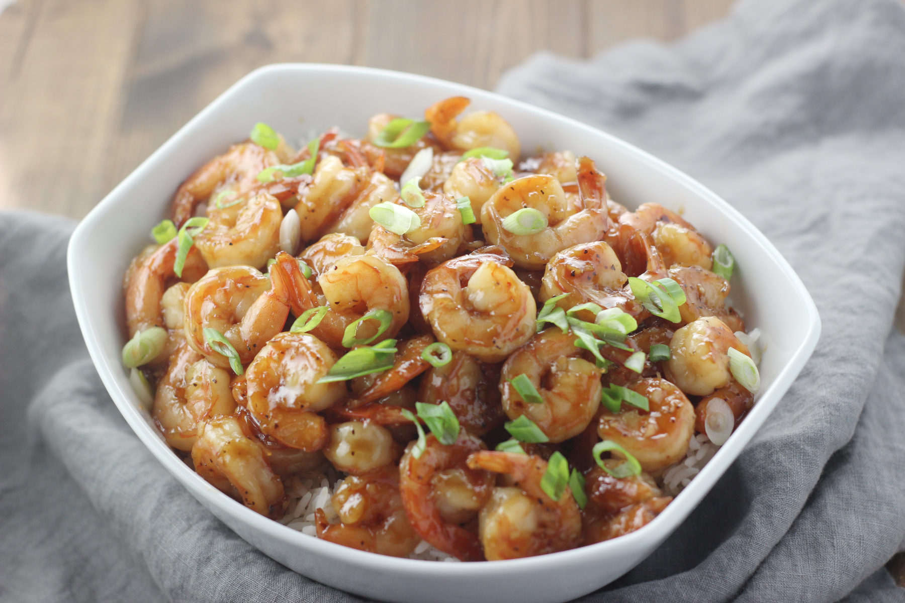 15 Minute Sticky Honey Garlic Shrimp Recipe - Mirlandra's Kitchen